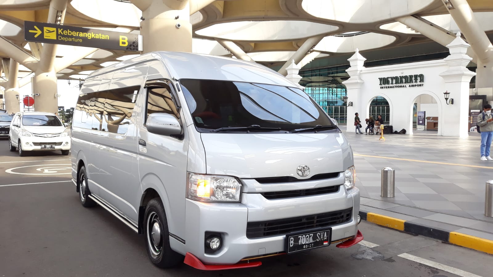Jasa Rental Sewa Mobil HiAce Murah Jabodetabek - Garasi Sewa Hiace